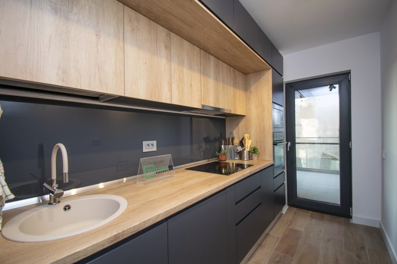 BUCĂTĂRIE MDF VOPSIT MAT 138 - Mobila Bucatarie la comanda - Kitchen Expert