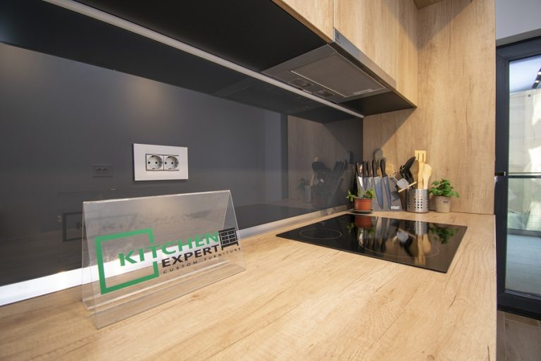 BUCĂTĂRIE MDF VOPSIT MAT 138 - Mobila Bucatarie la comanda - Kitchen Expert