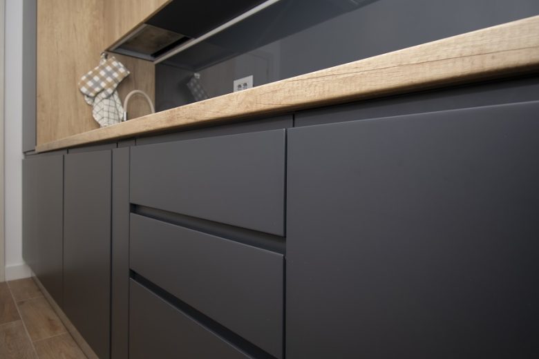 BUCĂTĂRIE MDF VOPSIT MAT 138 - Mobila Bucatarie la comanda - Kitchen Expert