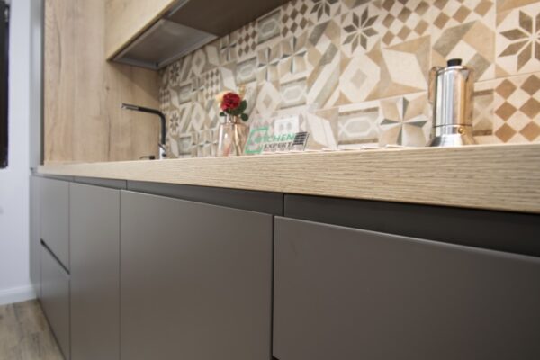 BUCĂTĂRIE MDF VOPSIT MAT 105 - Mobila Bucatarie la comanda - Kitchen Expert