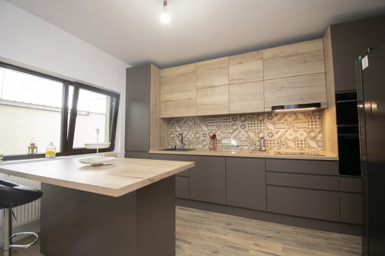 BUCĂTĂRIE MDF VOPSIT MAT 105 - Mobila Bucatarie la comanda - Kitchen Expert