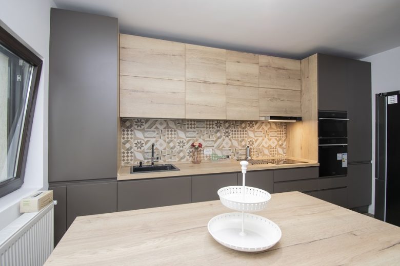 BUCĂTĂRIE MDF VOPSIT MAT 105 - Mobila Bucatarie la comanda - Kitchen Expert
