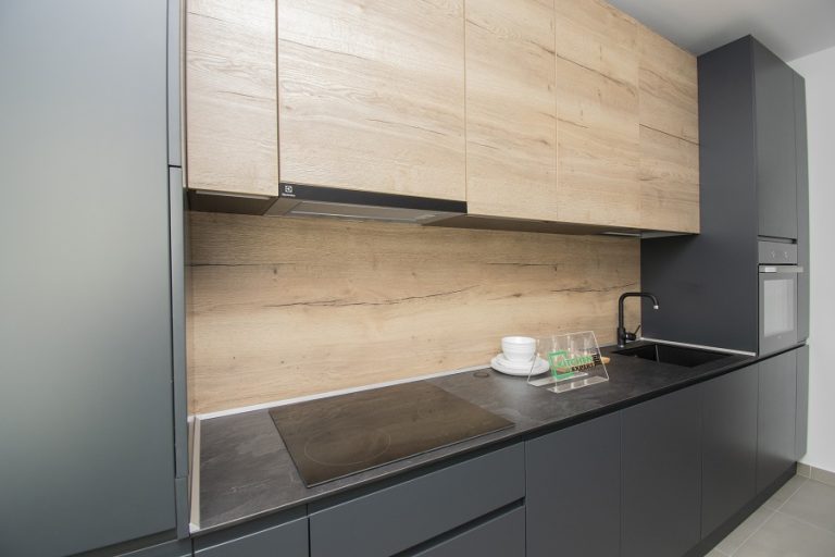 BUCĂTĂRIE MDF VOPSIT MAT 114 - Mobila Bucatarie la comanda - Kitchen Expert
