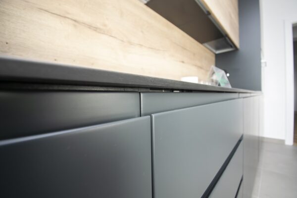 BUCĂTĂRIE MDF VOPSIT MAT 114 - Mobila Bucatarie la comanda - Kitchen Expert