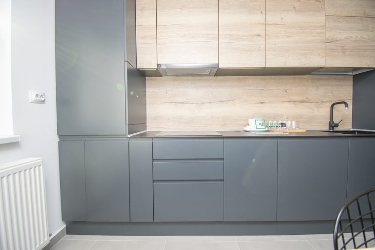 BUCĂTĂRIE MDF VOPSIT MAT 114 - Mobila Bucatarie la comanda - Kitchen Expert